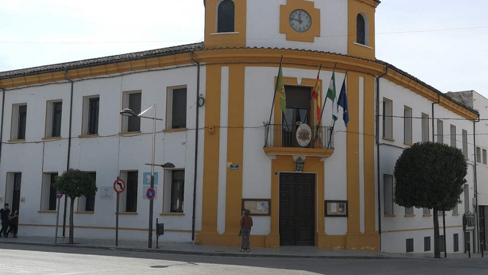 Una familia de Peal de Becerro sale ilesa de un incendio en su casa