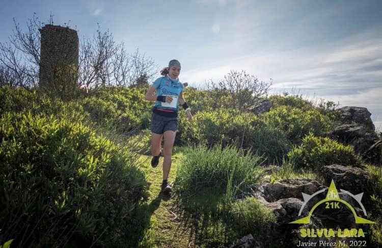 Silvia Lara inmortaliza su figura deportiva en Castillo de Locubín