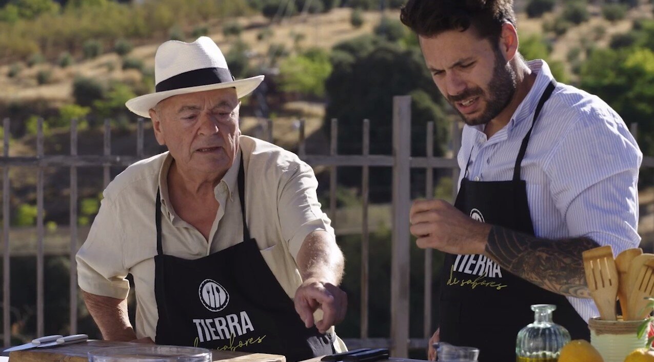 El cocinero Miguel Montes recibe un premio extraordinario de El Dornillo