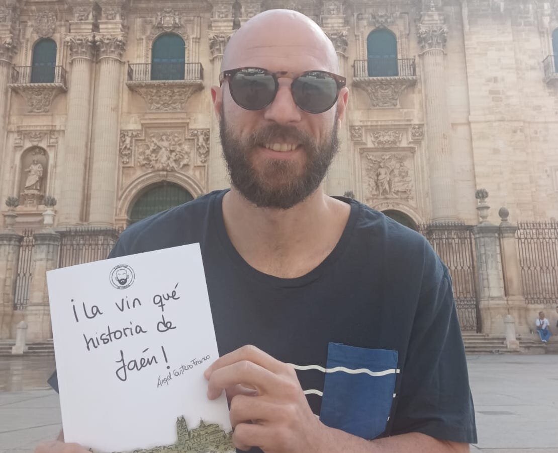 "Mi lenguaje de barrio es aún más patente en redes y en mi libro"