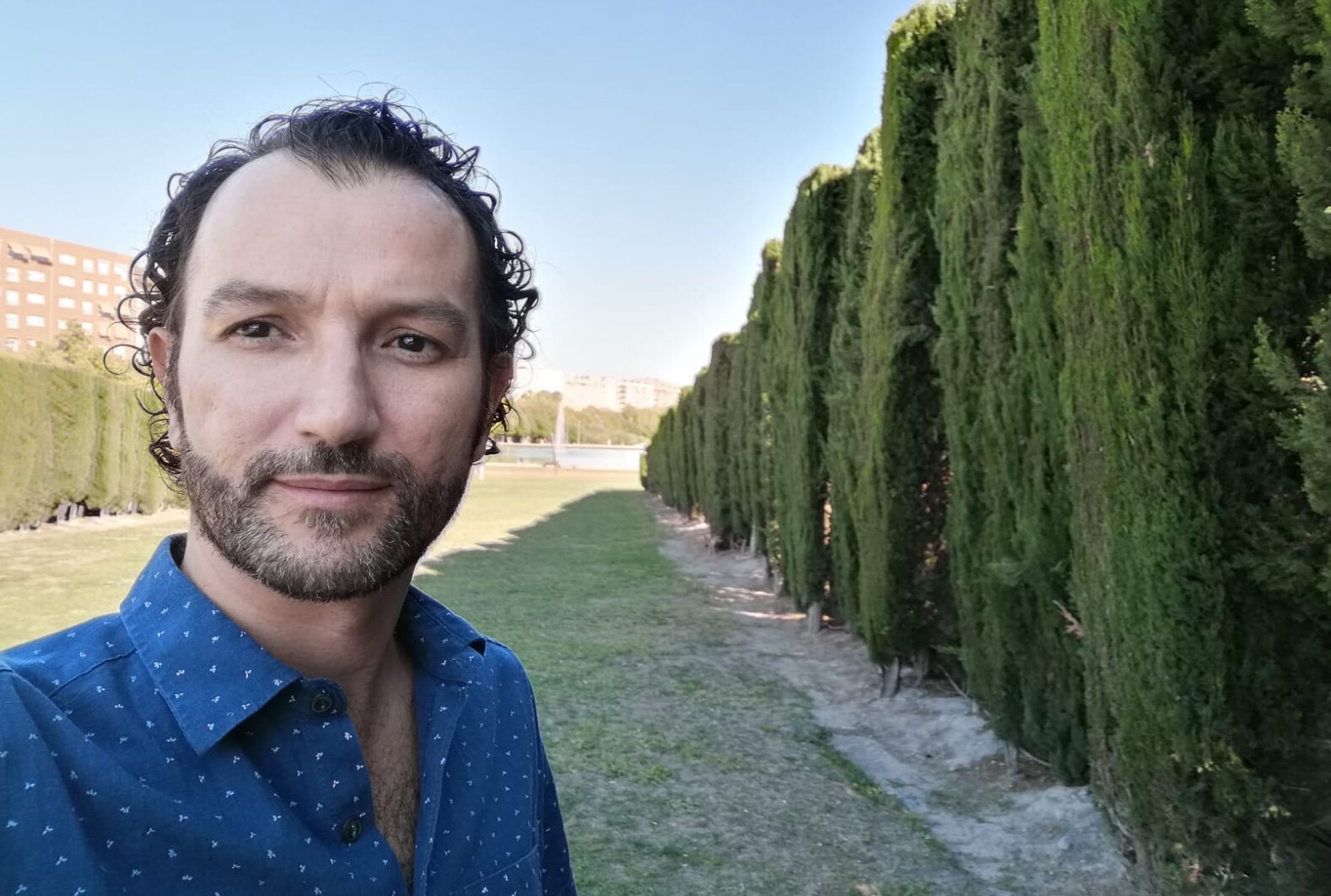 Ruben Fernández vuelve a la escena literaria con 'Tejer la mimbre'