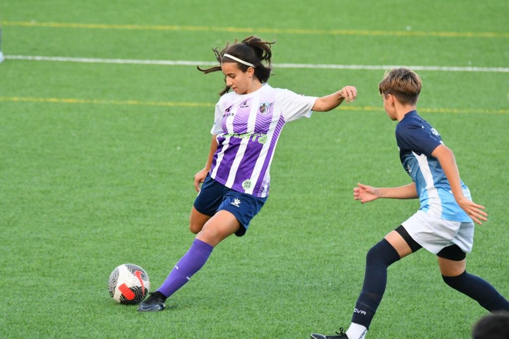 Ana Martos, la futbolista que deberá elegir superficie