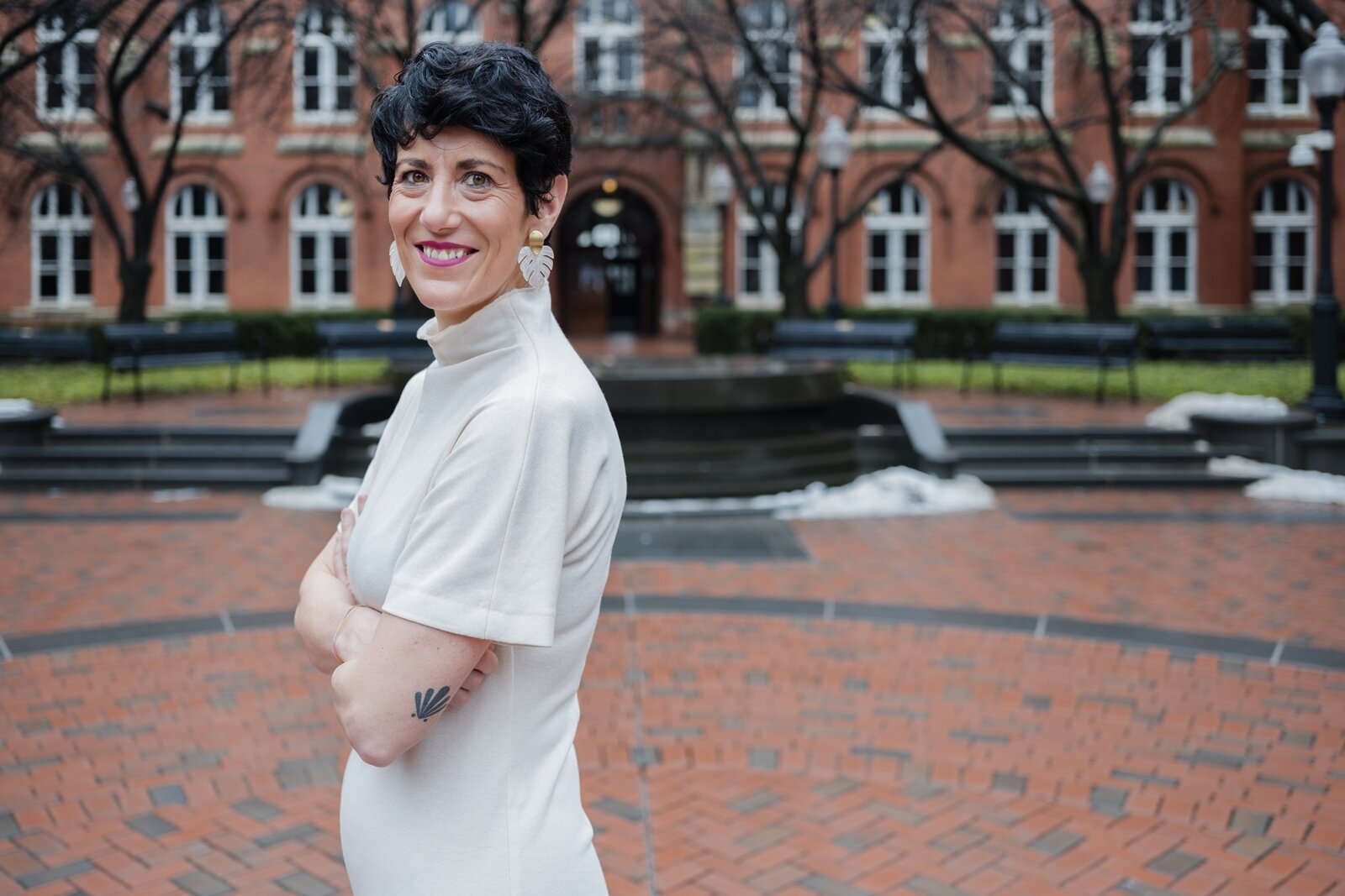 La ministra Elma Saiz entrega el premio Flores de Lemus