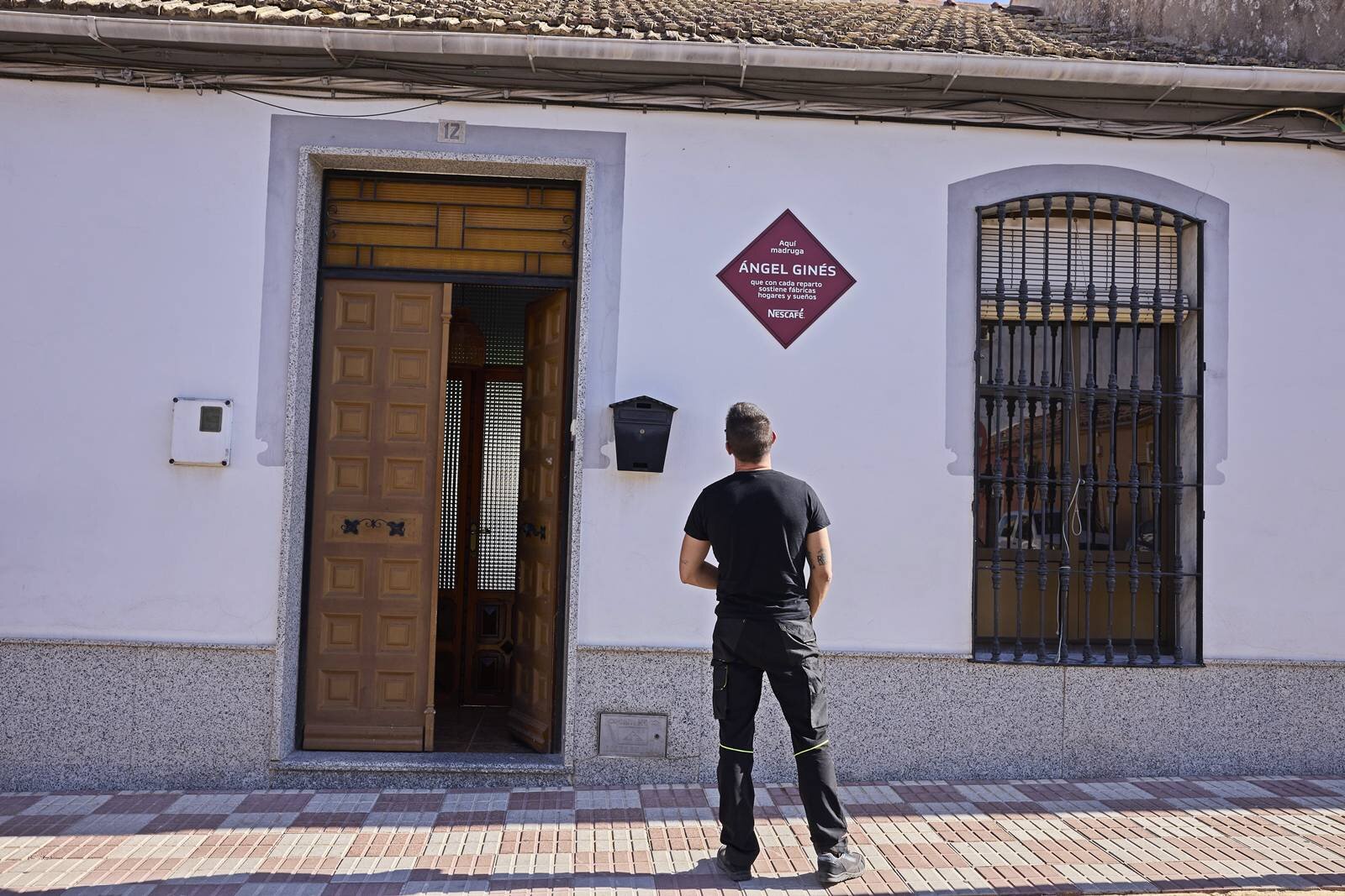 Ángel Ginés, el transportista madrugador de La Carolina con placa con ...